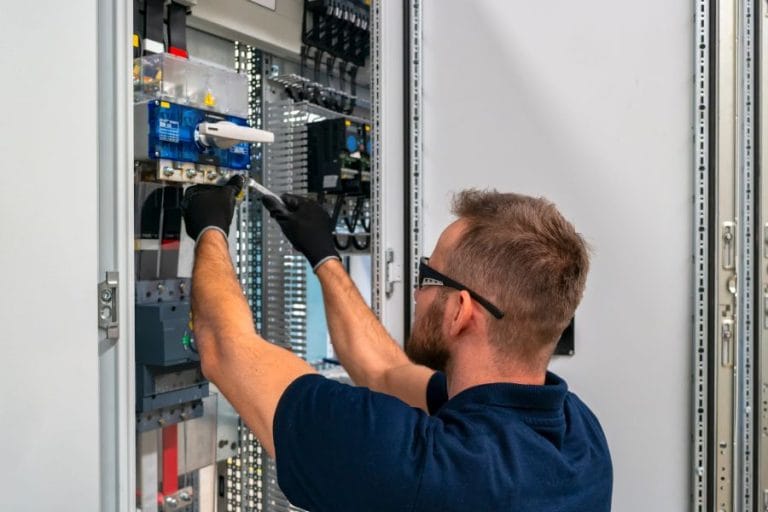 10 Essential Tips for Landing Your Dream Electrician Job